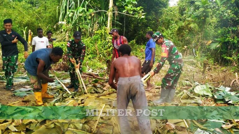 Danramil 1710-06/Agimuga Membantu Acara Adat Bakar Batu Acara Kedukaan ...