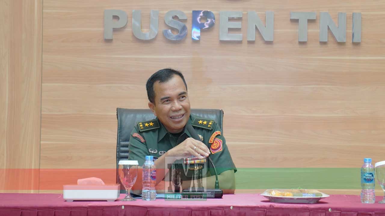 Foto Pamen TNI Bersama Ivan Sugianto Viral, Ini Kata Kapuspen TNI ...
